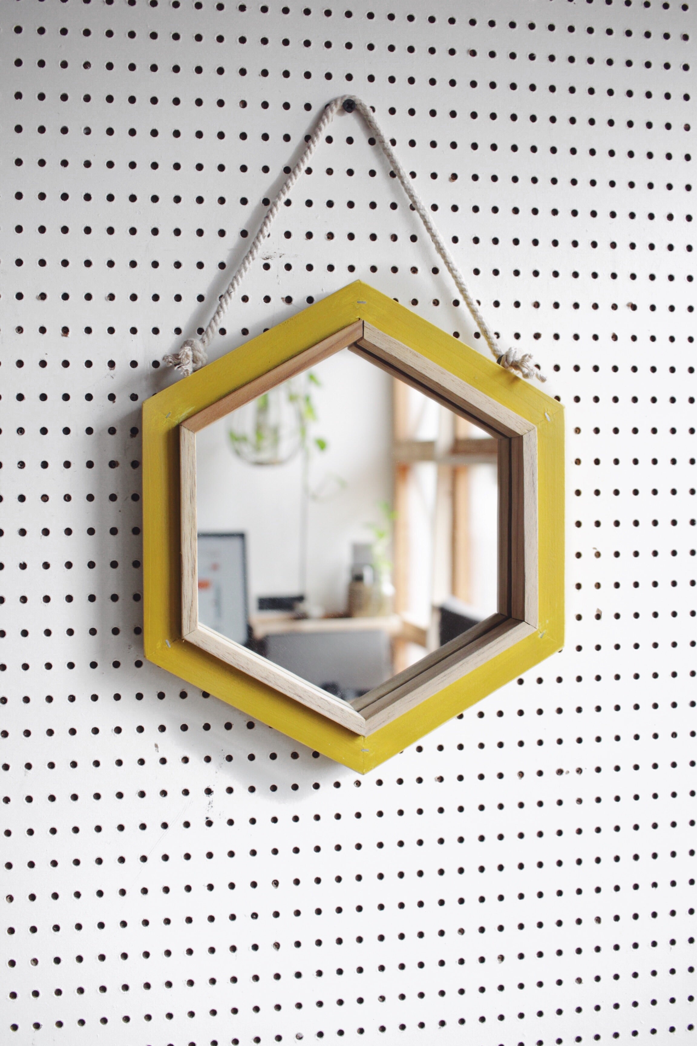Hex Mirror – NotSoShabby